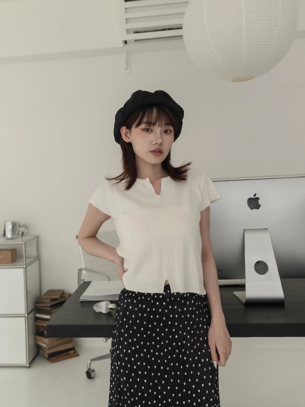 小V領下擺開衩短袖針織Tee | Space Picnic